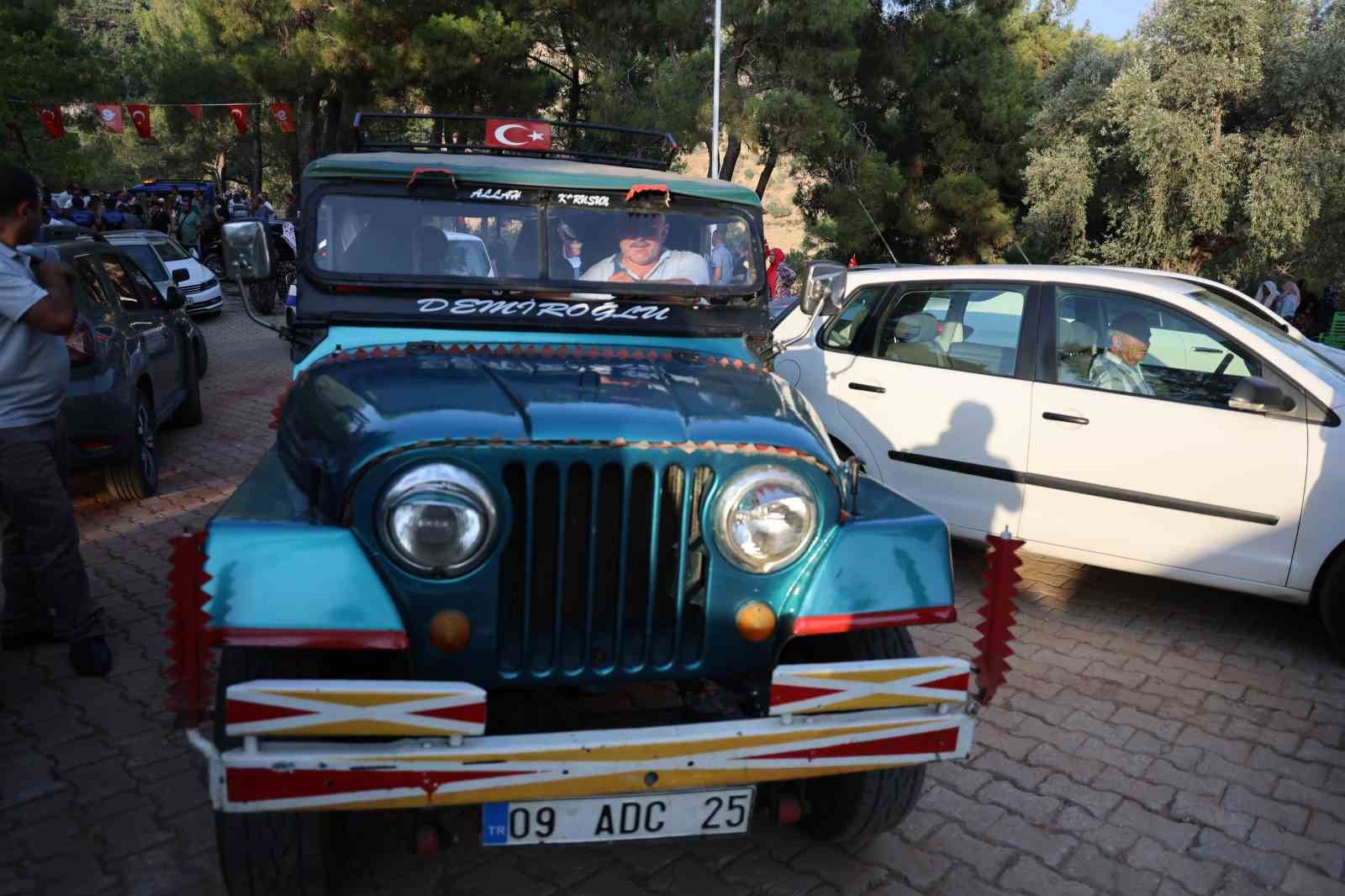 70 Yıllık Yeşil Cipler Hala Trafikte! Aydın Dağlarında Nostaljik Bir ...